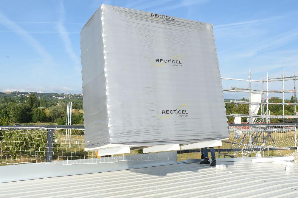 Isolation et système photovoltaïque sur bac acier d'un complexe sportif ...